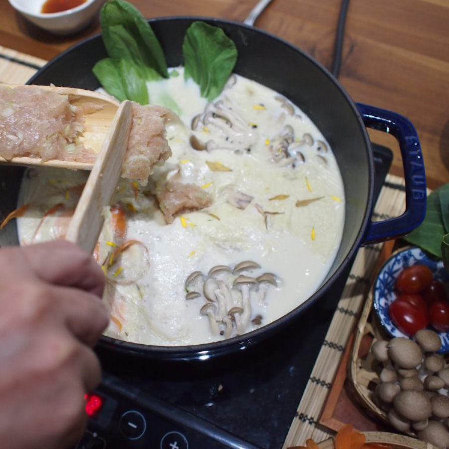 Almond Sichuan Hotpot Soupbase Ready mixed to Cook in 10' (Seafood ...